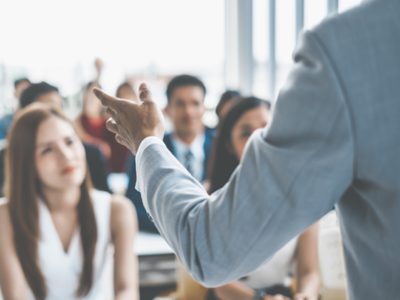 Existe uniformização ideal para Coachs? Conheça mais sobre o dress code ...